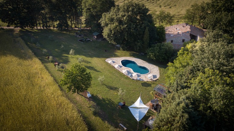 Diving in a natural pool: biopools and bioponds in Italy