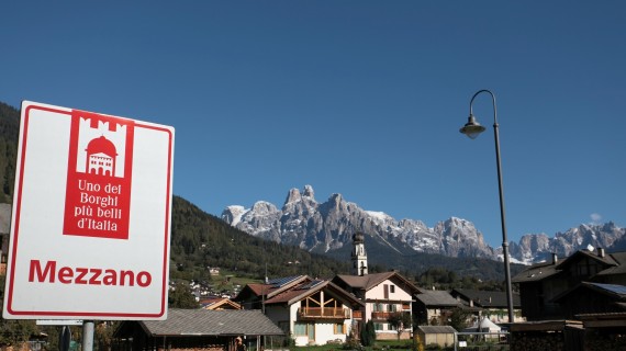 Mezzano, the village where the piles of wood become art - Ecobnb