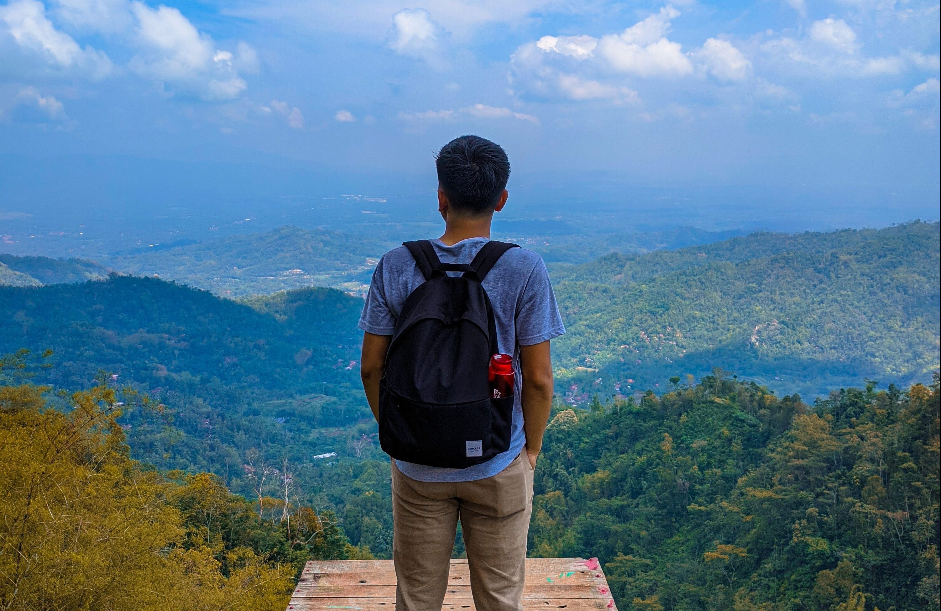 Why Traveling Like Students Is an Eco-Friendly Way of Seeing the World