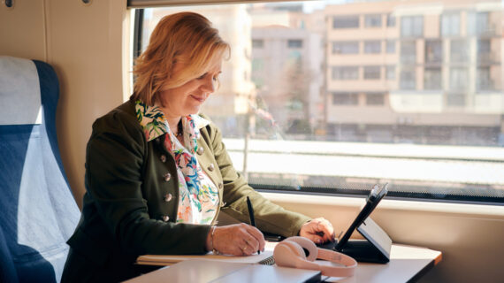 8 Tips For A Fun And Comfortable Train Ride - Ecobnb