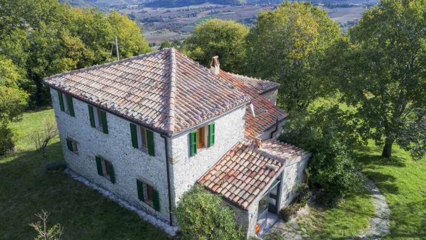 Arcevia: ancient castles in a natural park. Your slow holiday in Marche ...