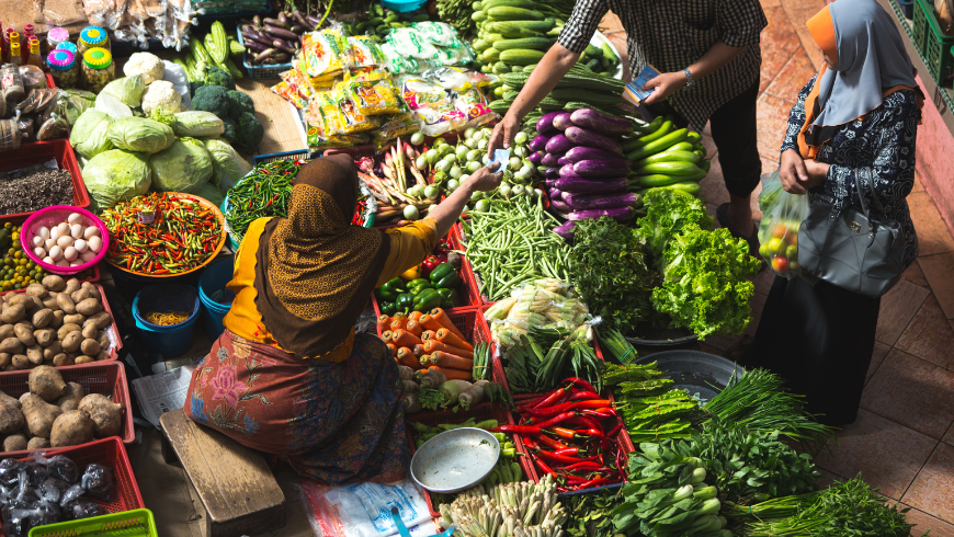 7 Ways of Supporting Local Community While Travelling -Ecobnb