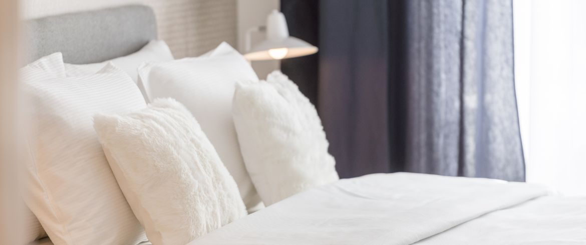 How Top Sheet Design Influences Hotel Room Ambiance - Ecobnb