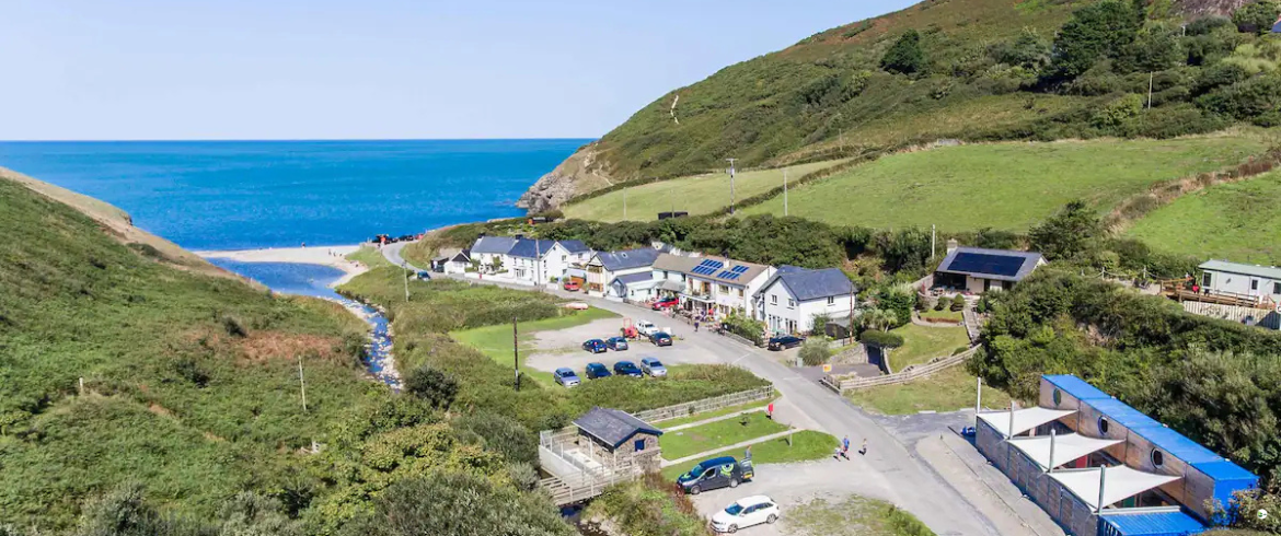 Ty Cwch: Stay in a Boathouse and Embrace Nature - Ecobnb